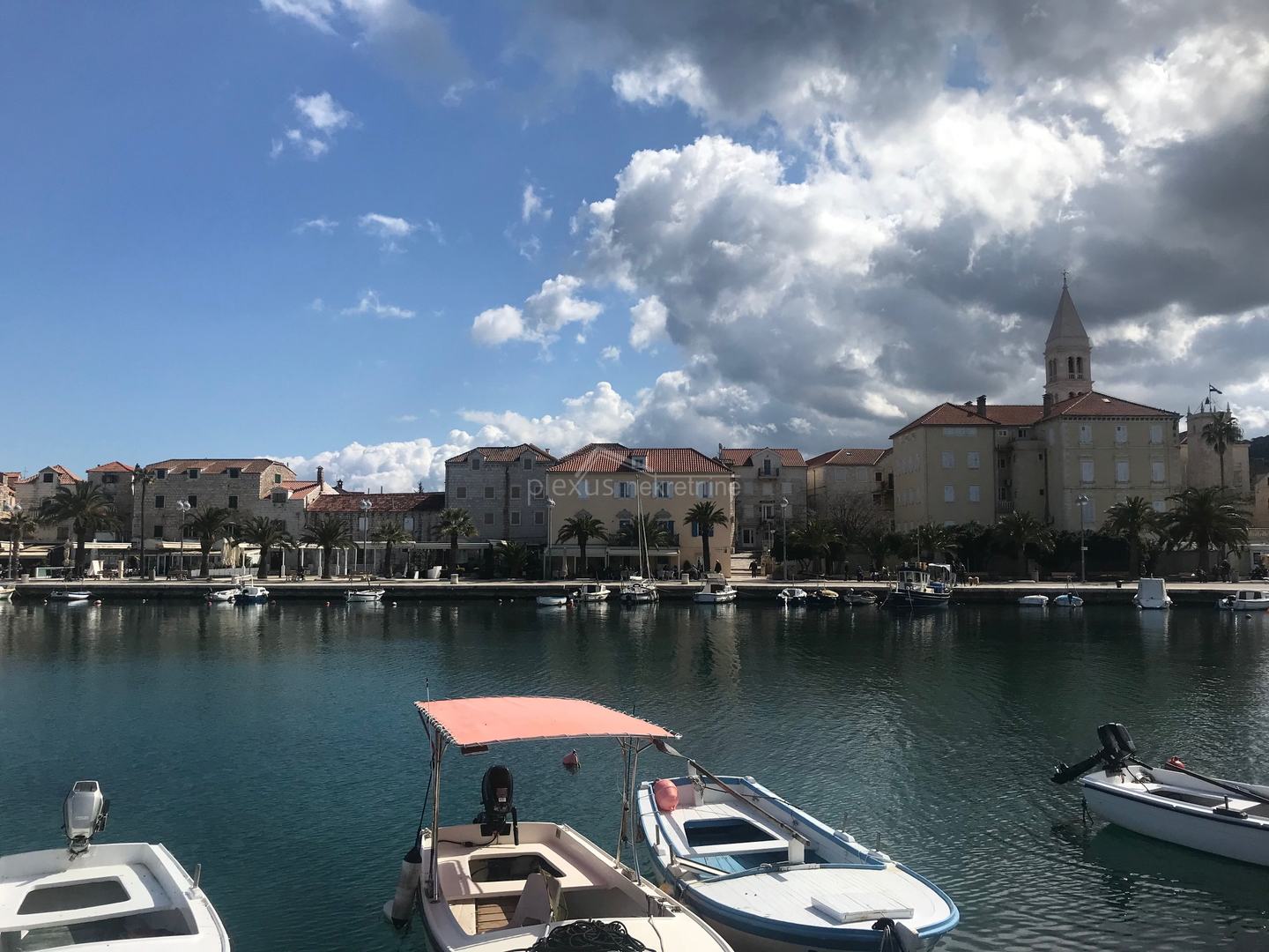 Supetar - centar, Brač: Stan - apartman s pogledom na more (prodaja)