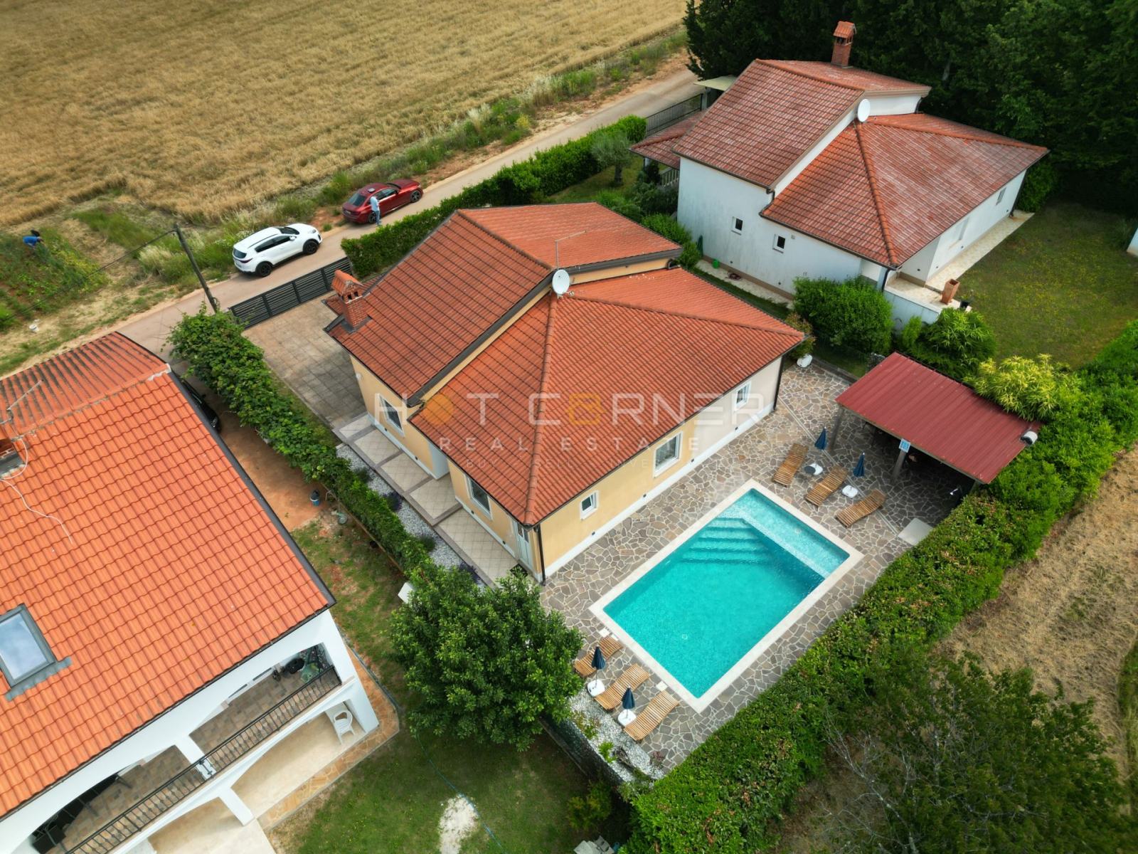 Top kuca sa bazenom u okolici Poreca (prodaja)