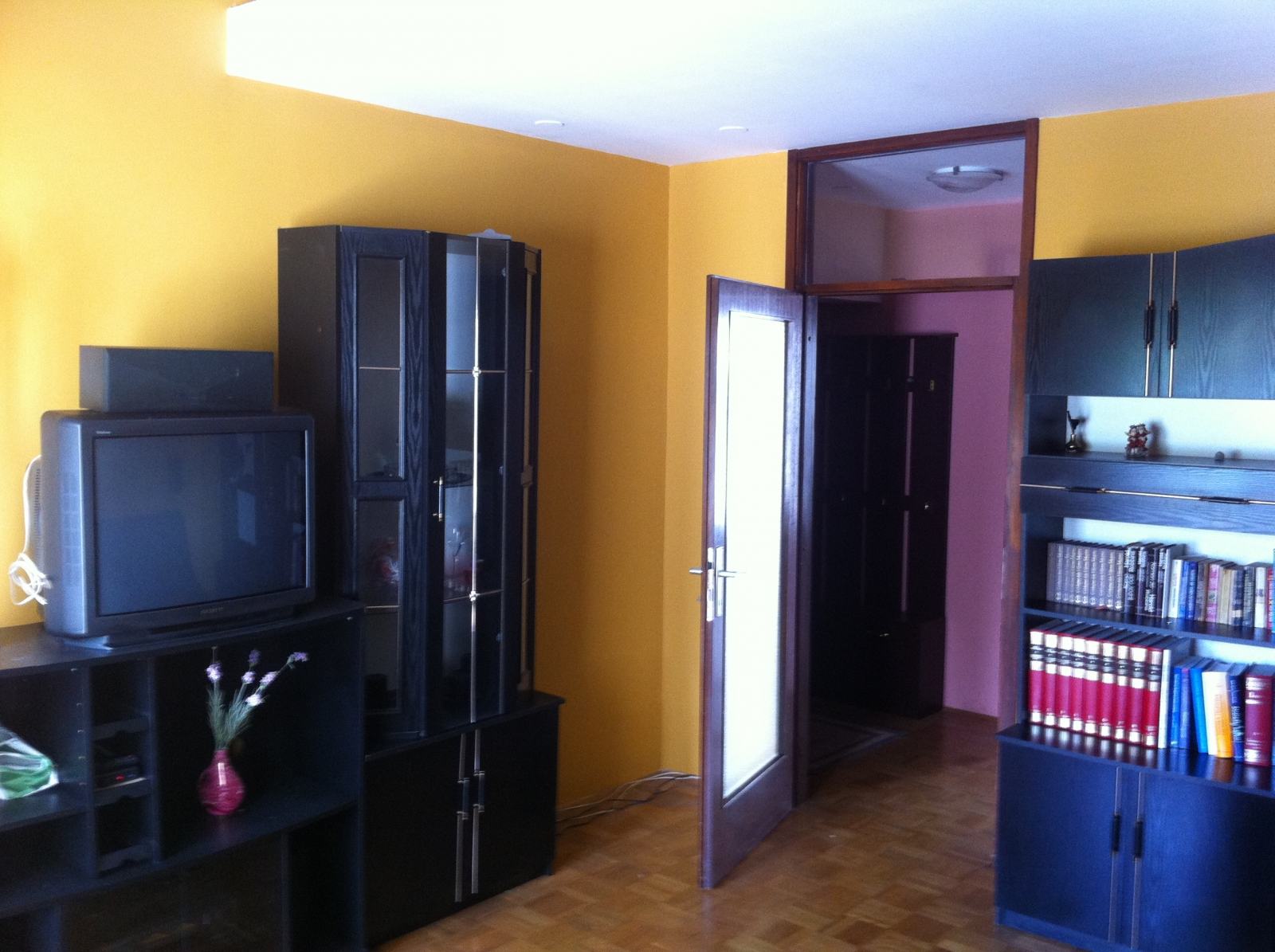 TRAŽIM CIMERA U DVOSOBNI STAN NA VRBIKU (TRNJE) 70m2