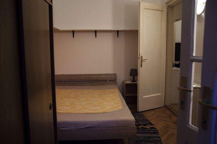 Tražim cimericu za dvosoban stan u centru