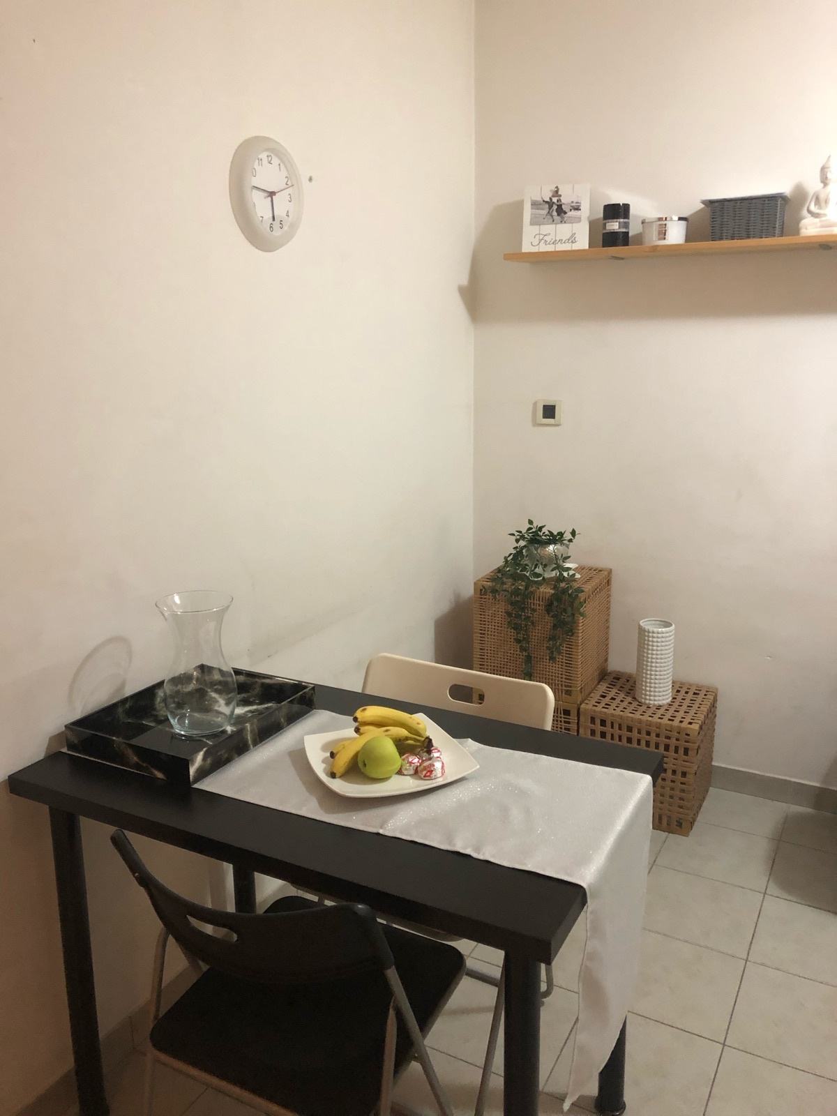 Tražim cimericu za dvosobni stan na Knežiji