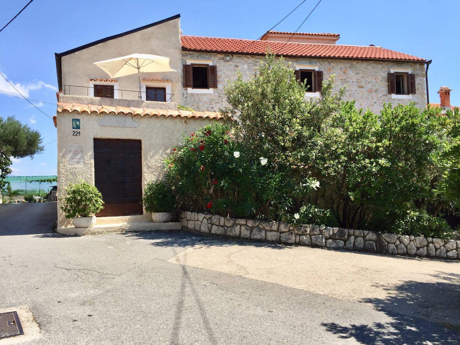 Tri autohtone kamene rapske kuće u Loparu, Rab (prodaja)