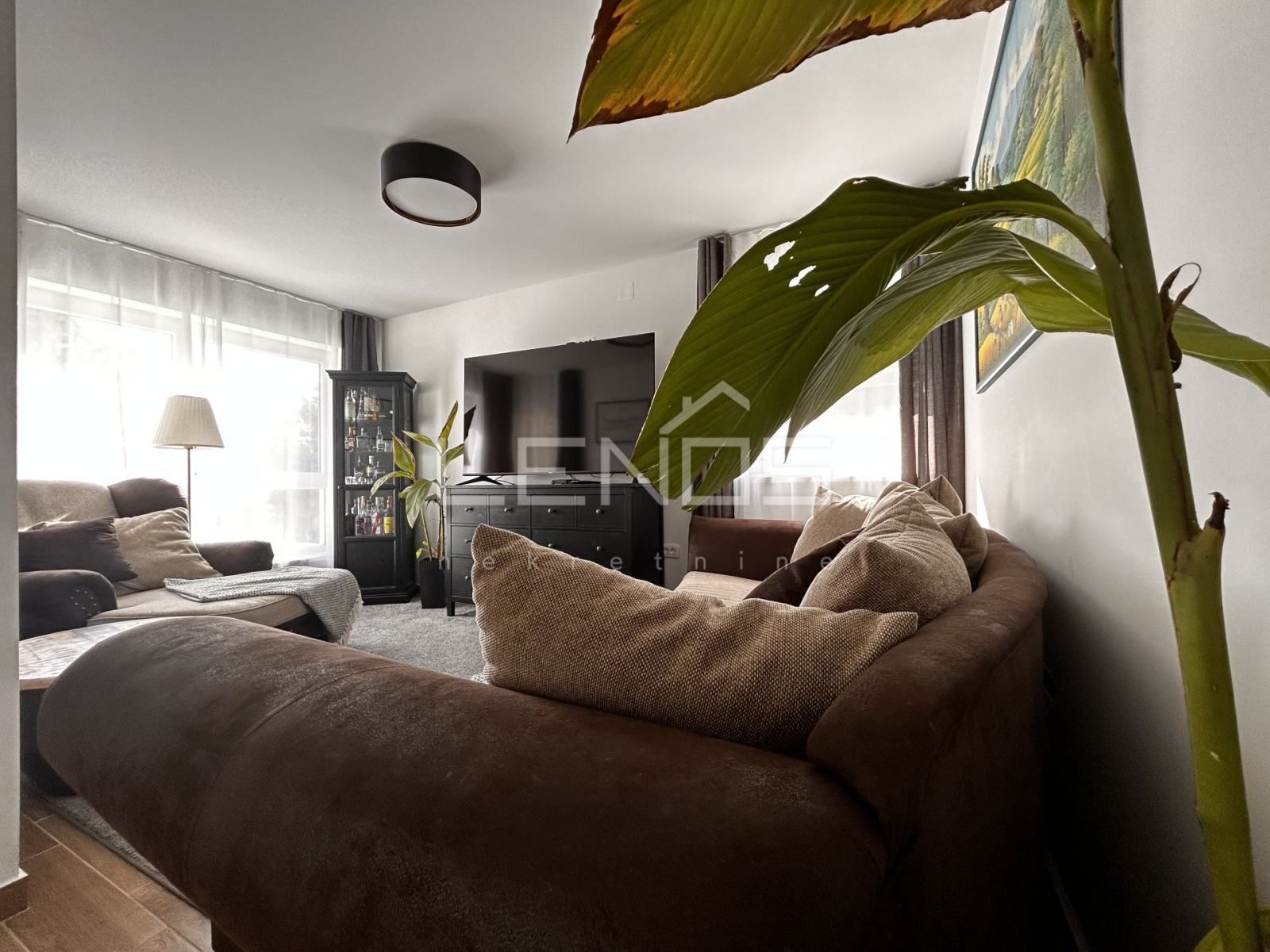 TRI STANA U KUĆI 2100 EURA / M2 (prodaja)