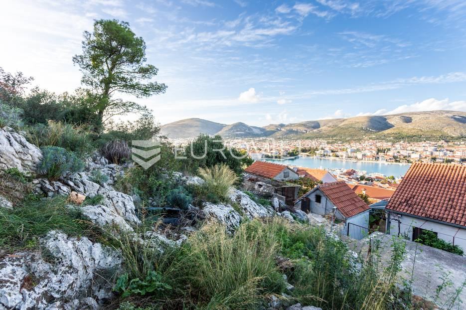 Trogir, Čiovo, građevinsko zemljište s pogledom na stari grad, ukupne