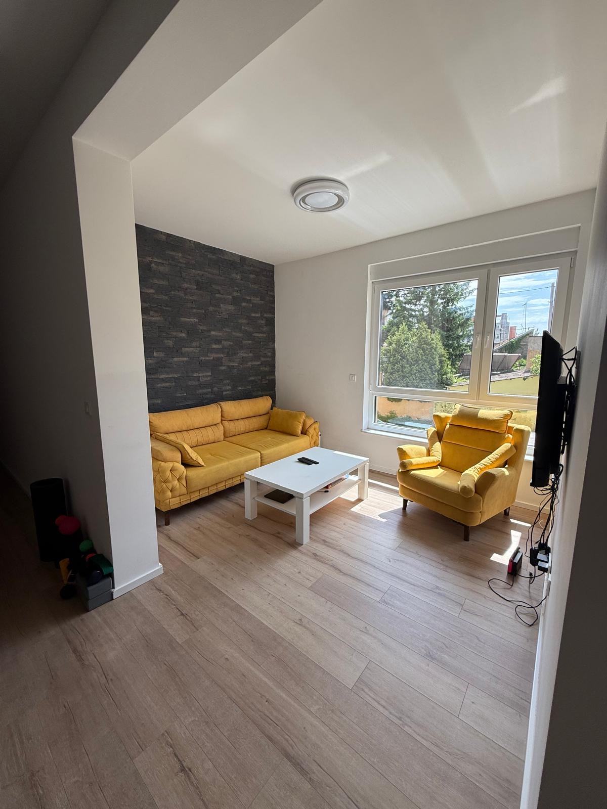 Trosoban stan, Gornji grad (prodaja)