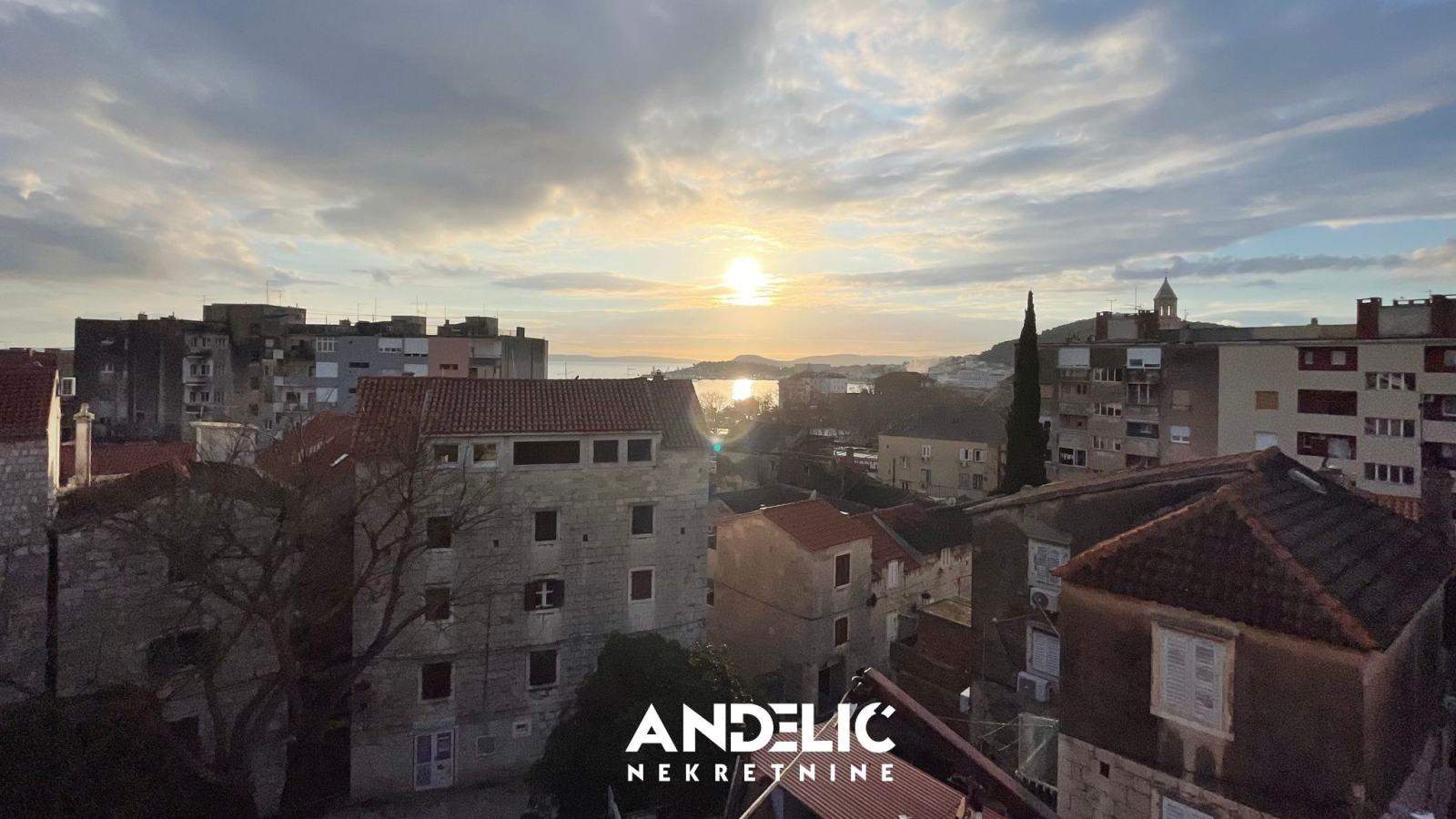 TROSOBAN STAN - RADUNICA SPLIT (prodaja)