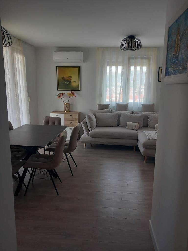 Trosoban stan, Split, Dragovode, dugoročno (iznajmljivanje)