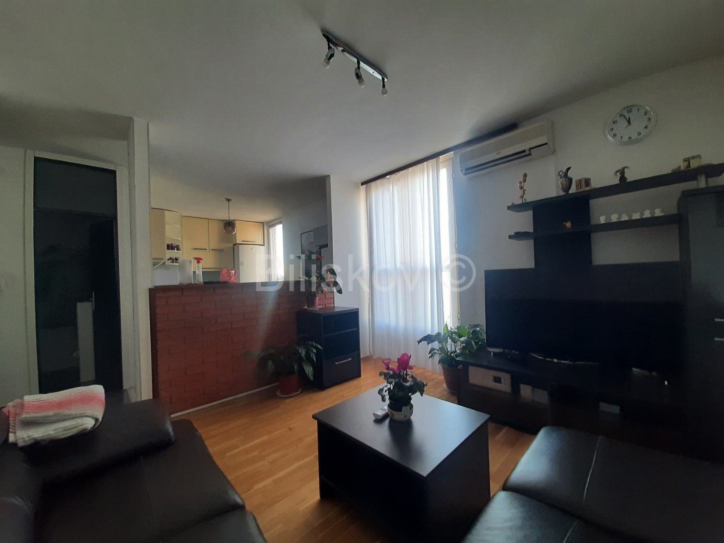 Trstenik Split, dugoročan najam (iznajmljivanje)