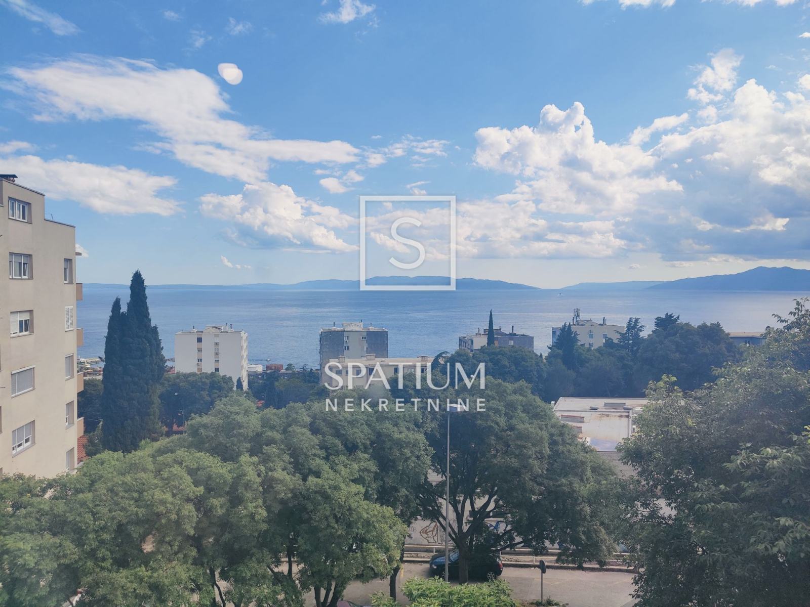 TURNIĆ, ADAPTIRANI STAN S POGLEDOM NA MORE (prodaja)