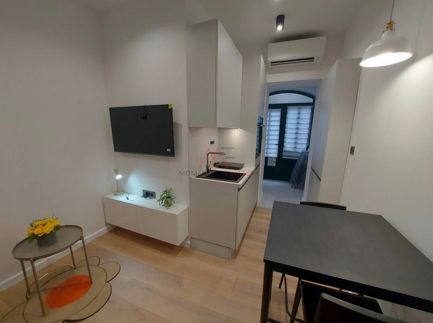 Turnić,lijepi stan za dvoje (iznajmljivanje)