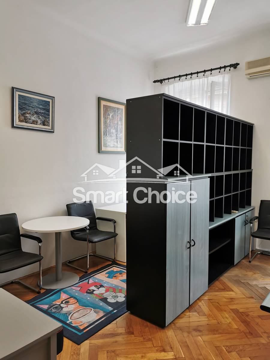 Ured u centru grada (iznajmljivanje)