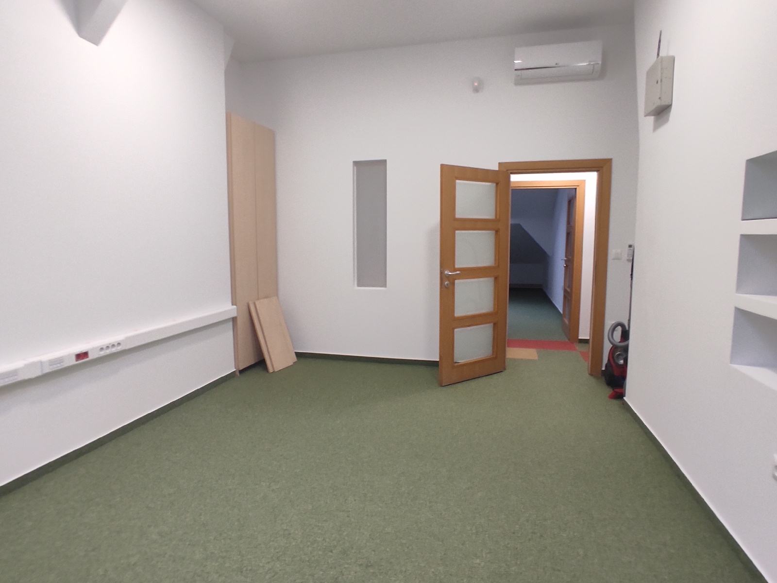 Ured 22 m2 (iznajmljivanje)