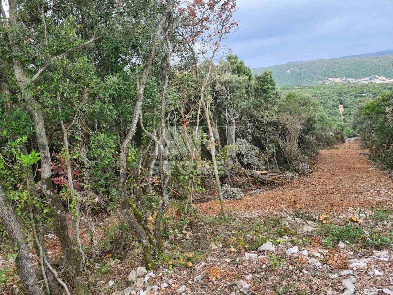 Peruški, Vikend zemljište 200m od mora