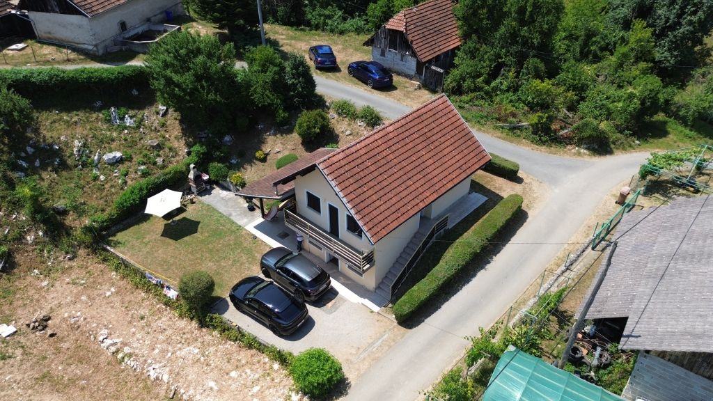 Vikendica u blizini rijeke Korane