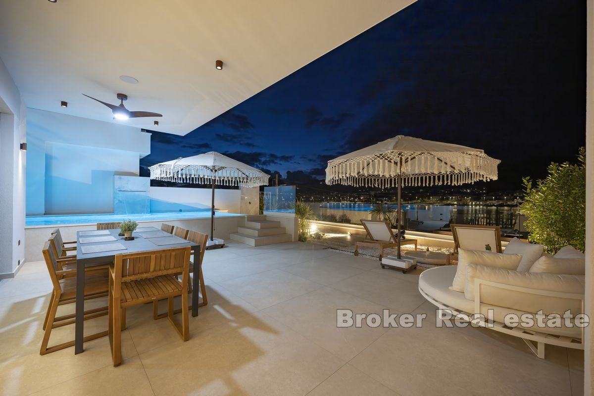 Vile unutar luksuznog kompleksa, prvi red do mora (prodaja)