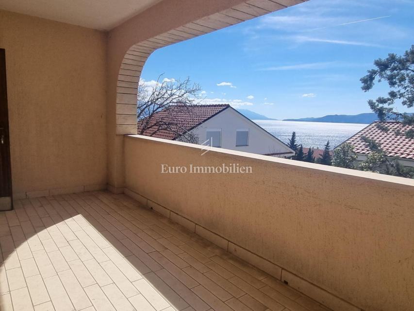 Novi Vinodolski, stan na prvom katu s pogledom na more (prodaja)