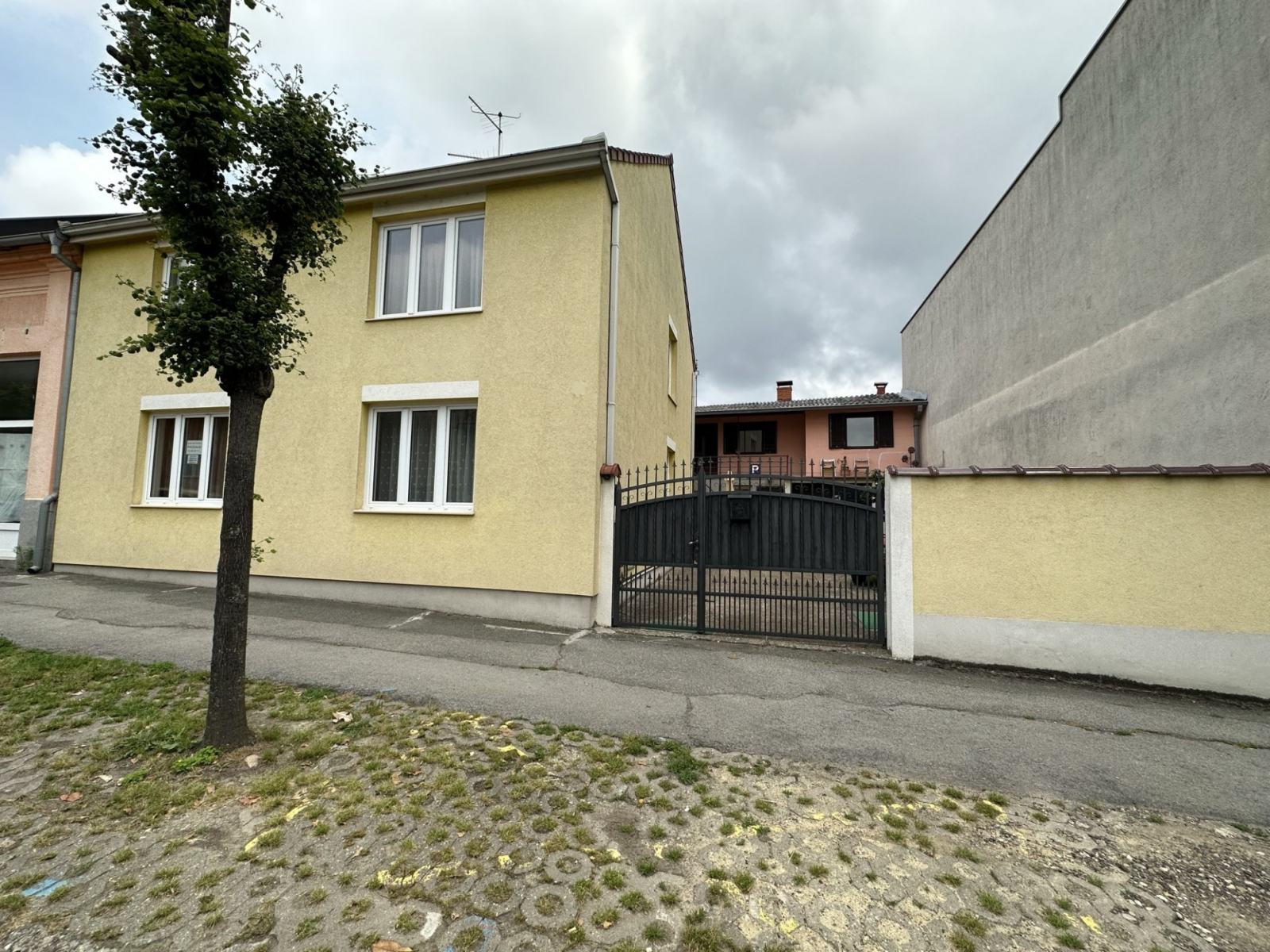 Višesobna katnica u samom centru Vinkovaca (prodaja)