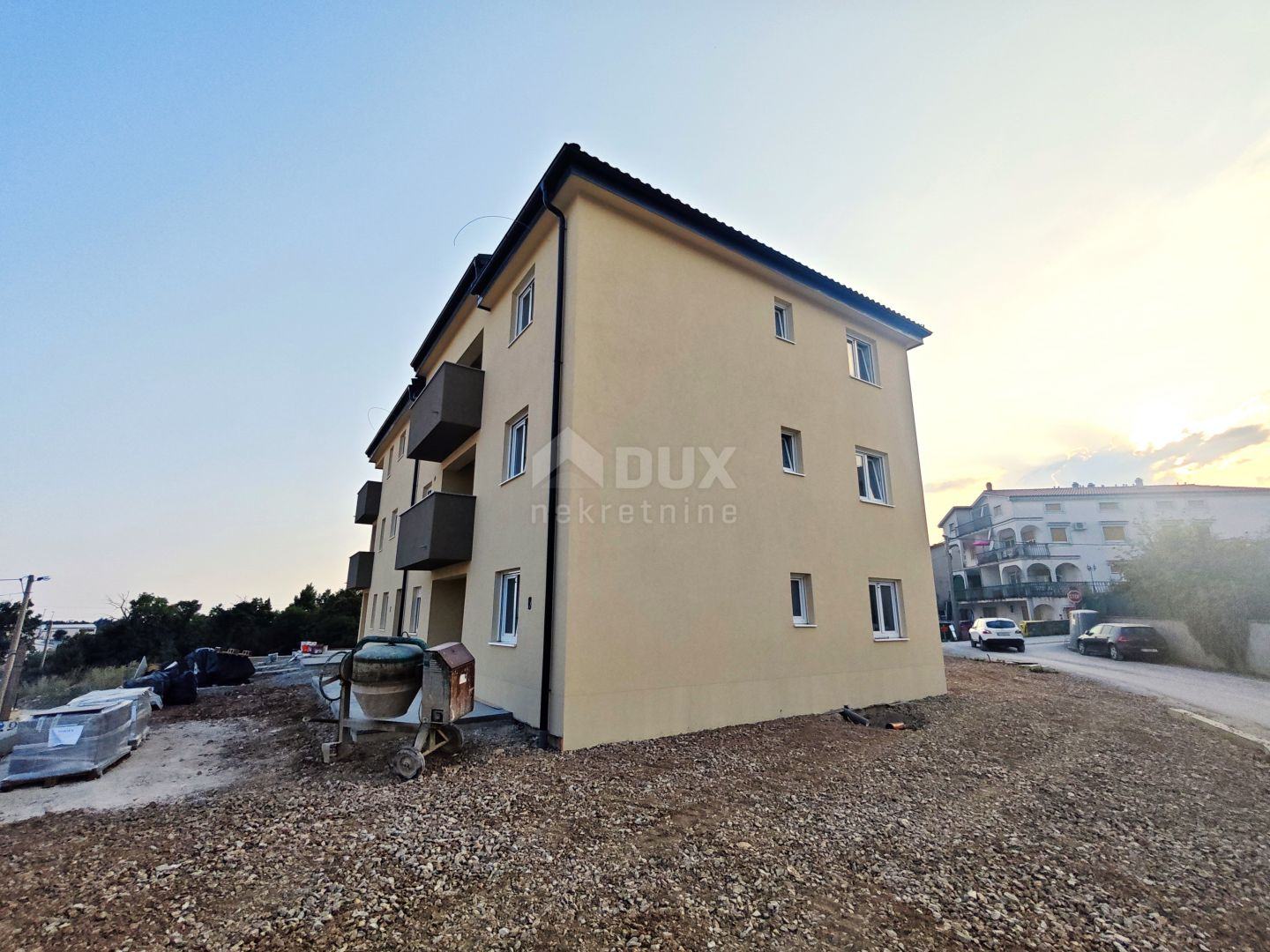 VIŠKOVO, MARINIĆI - 2S+DB u novogradnji, dvoetažni! (prodaja)
