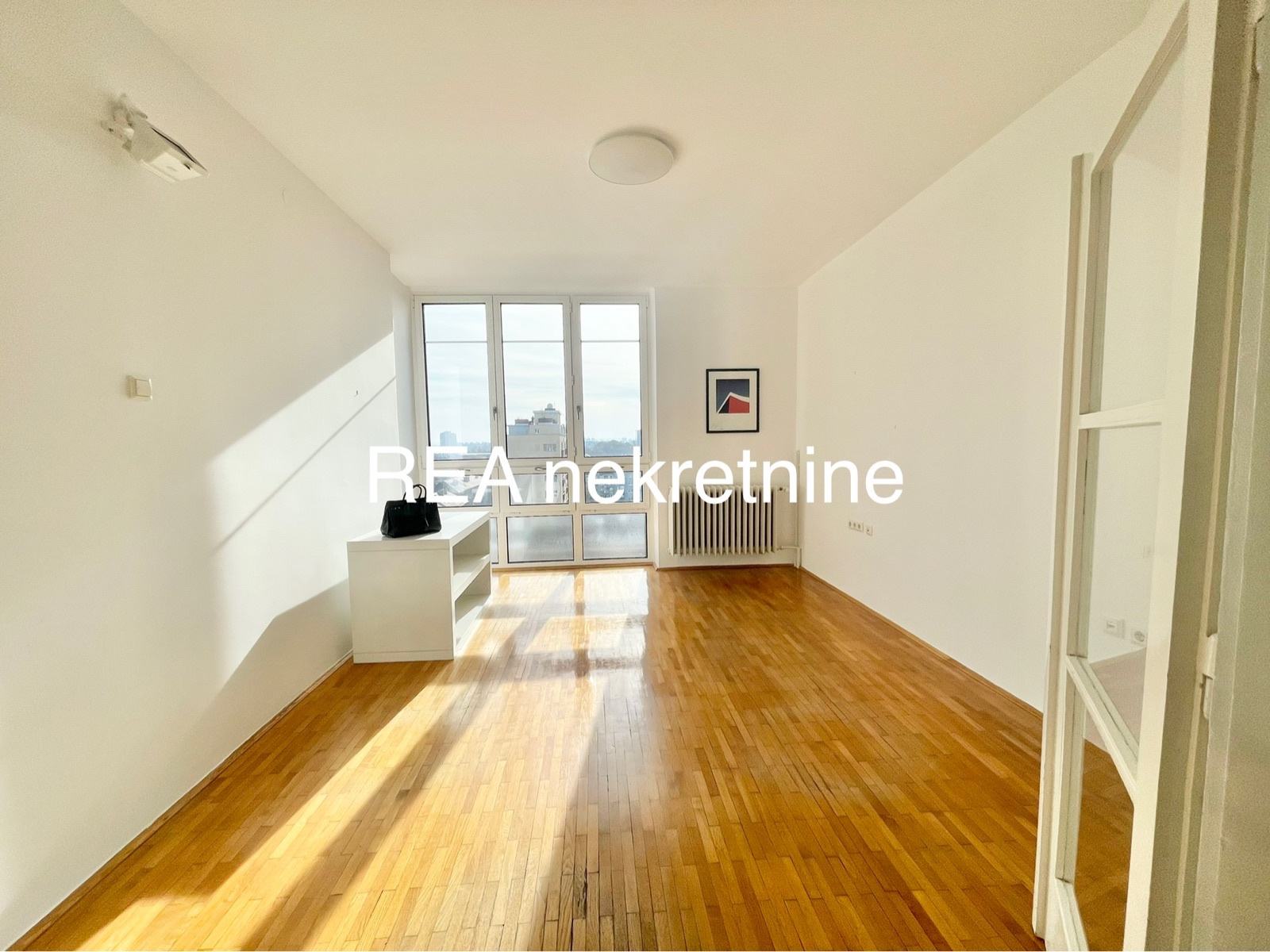 Vitić neboder, poslovni prostor , 70 m2 (iznajmljivanje)