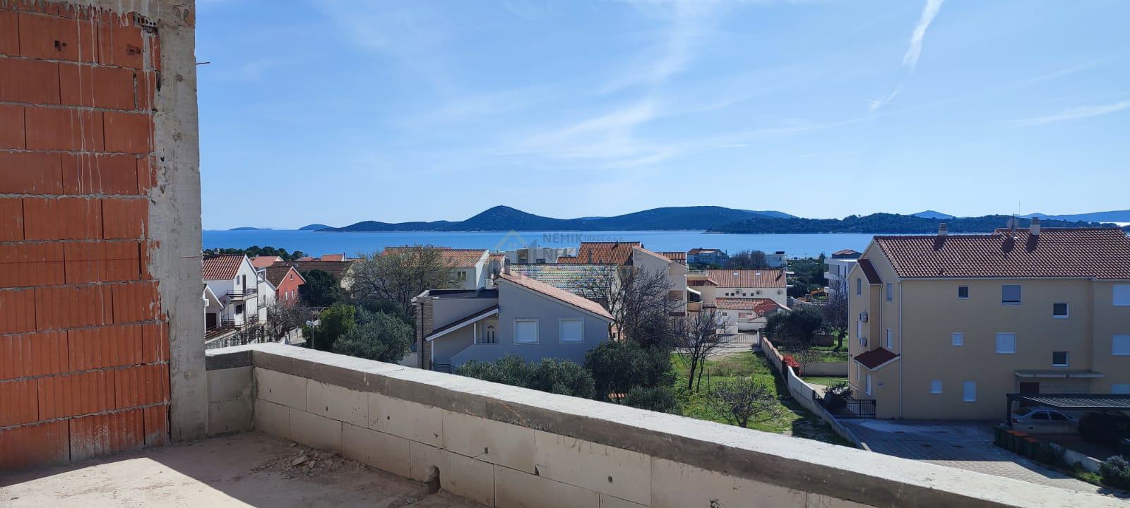 VODICE, DVOSOBAN STAN NA DRUGOM KATU U NOVOGRADNJI, 400 M OD PLAŽE I (prodaja)