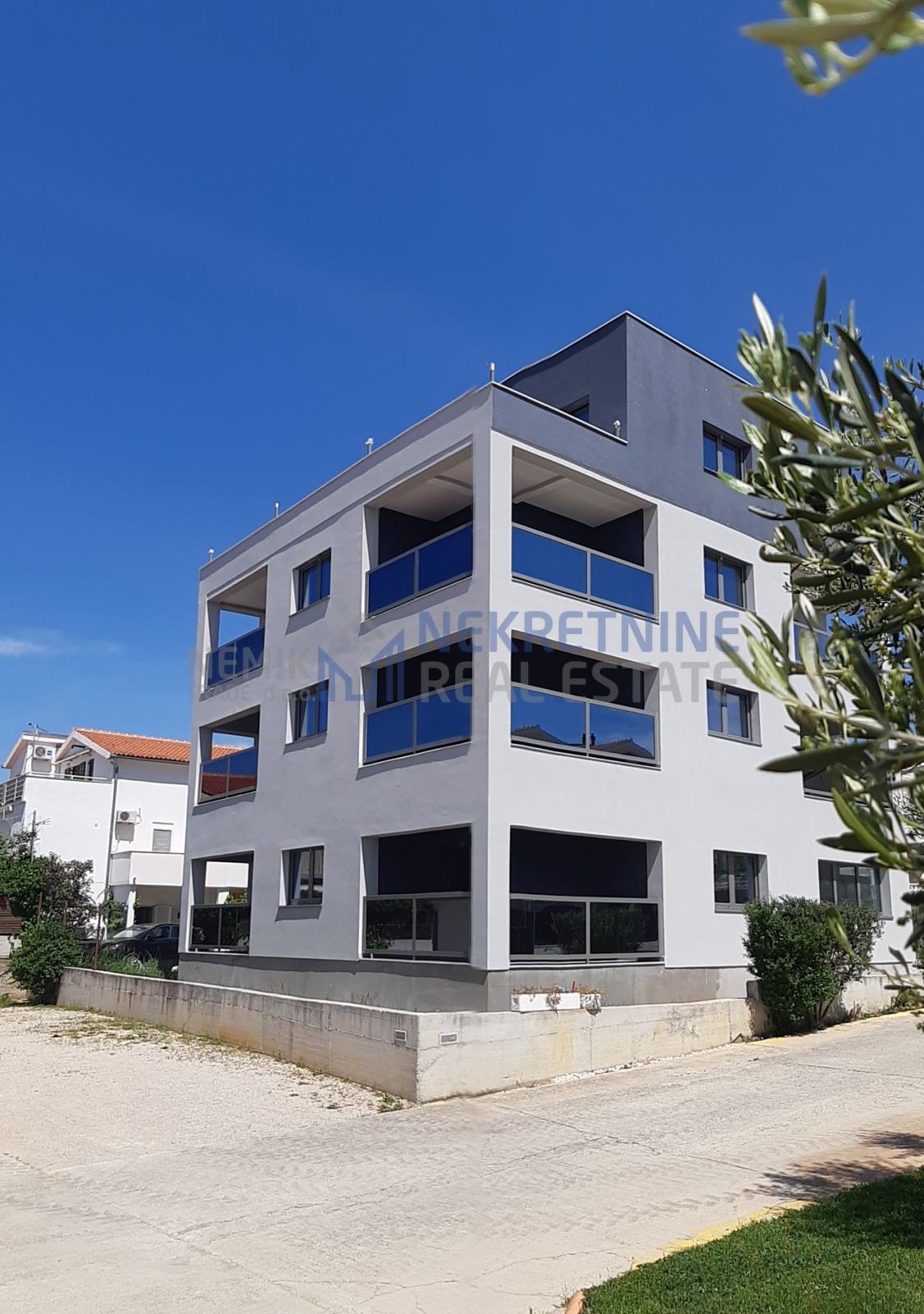 Vodice, dvosoban stan na prvom katu novogradnje (prodaja)