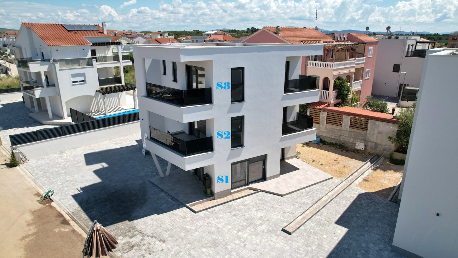 Vodice - Luksuzni stan S1 s vrtom, mirna lokacija (prodaja)