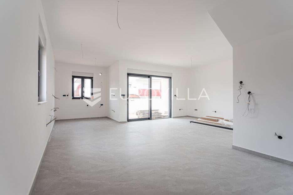 Vodice, prostran trosoban stan, NKP 125,82 m² (prodaja)