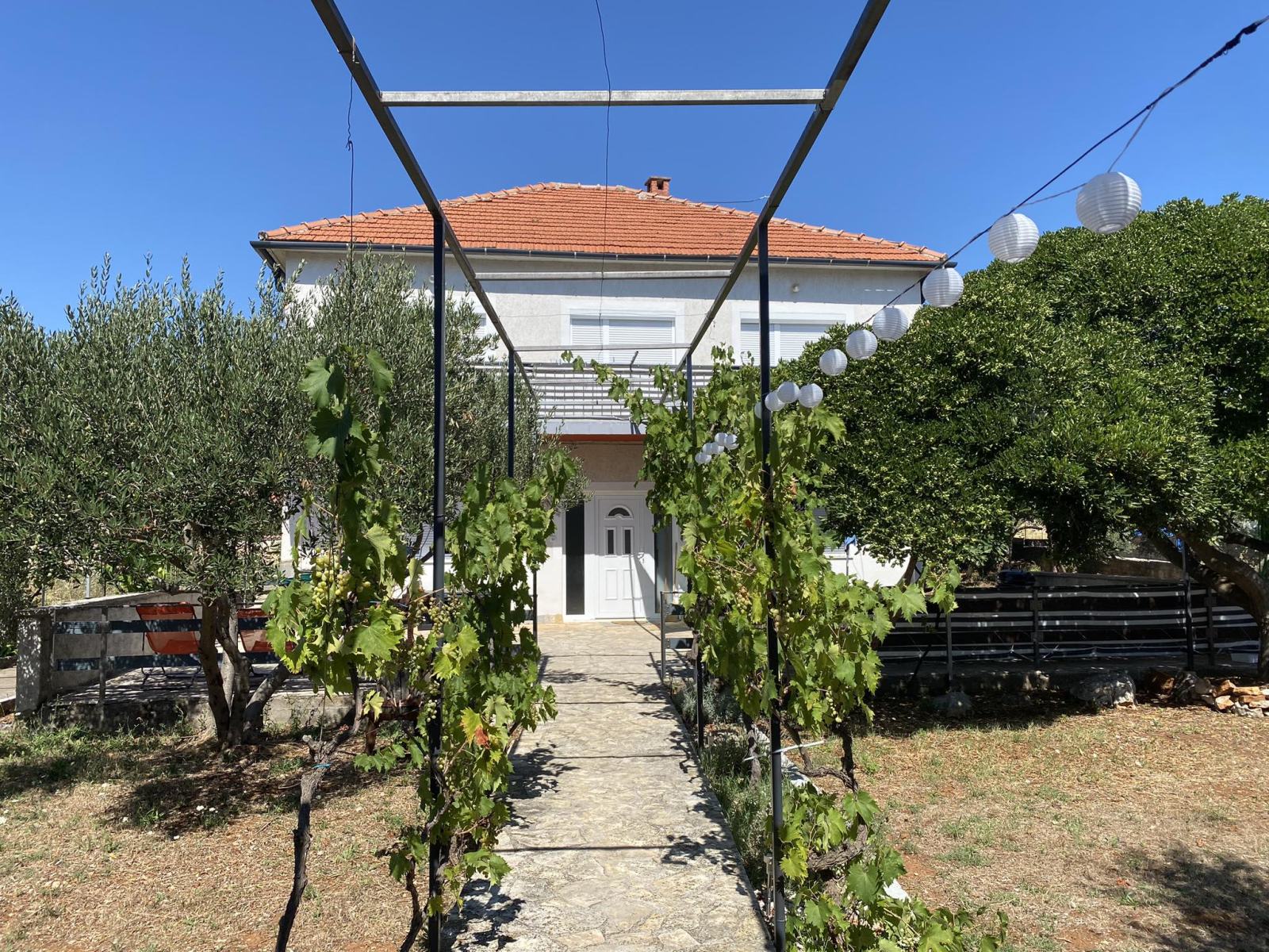 Vodice, Srima, 2 kuće za odmor, 324m2