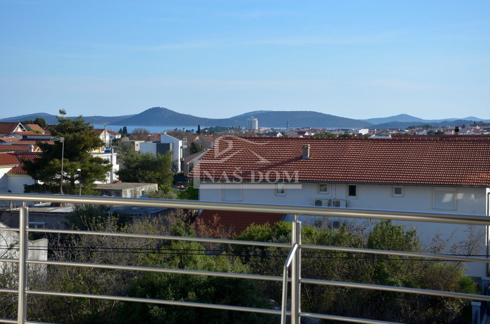 Vodice - Stan na prvom katu s pogledom na more (prodaja)