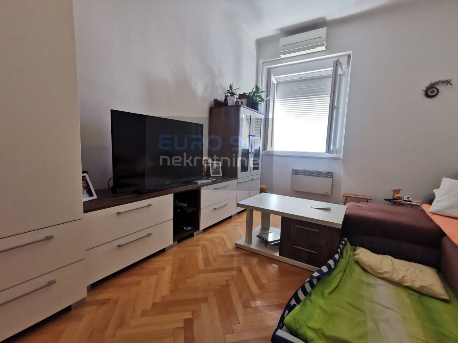 ZADAR/BRANIMIROVA OBALA-STAN 84M2,S VELIKIM POTENCIJALOM ,Top lokacija ...