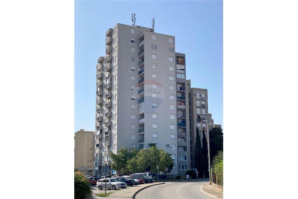 ZADAR, BULEVAR - DVOSOBNI STAN S POGLEDOM (prodaja)