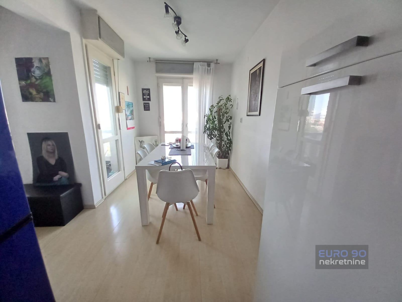 ZADAR/BULEVAR-KOMFORAN TROSOBAN STAN,92 M2 S POGLEDOM NA MORE I OTOKE ...