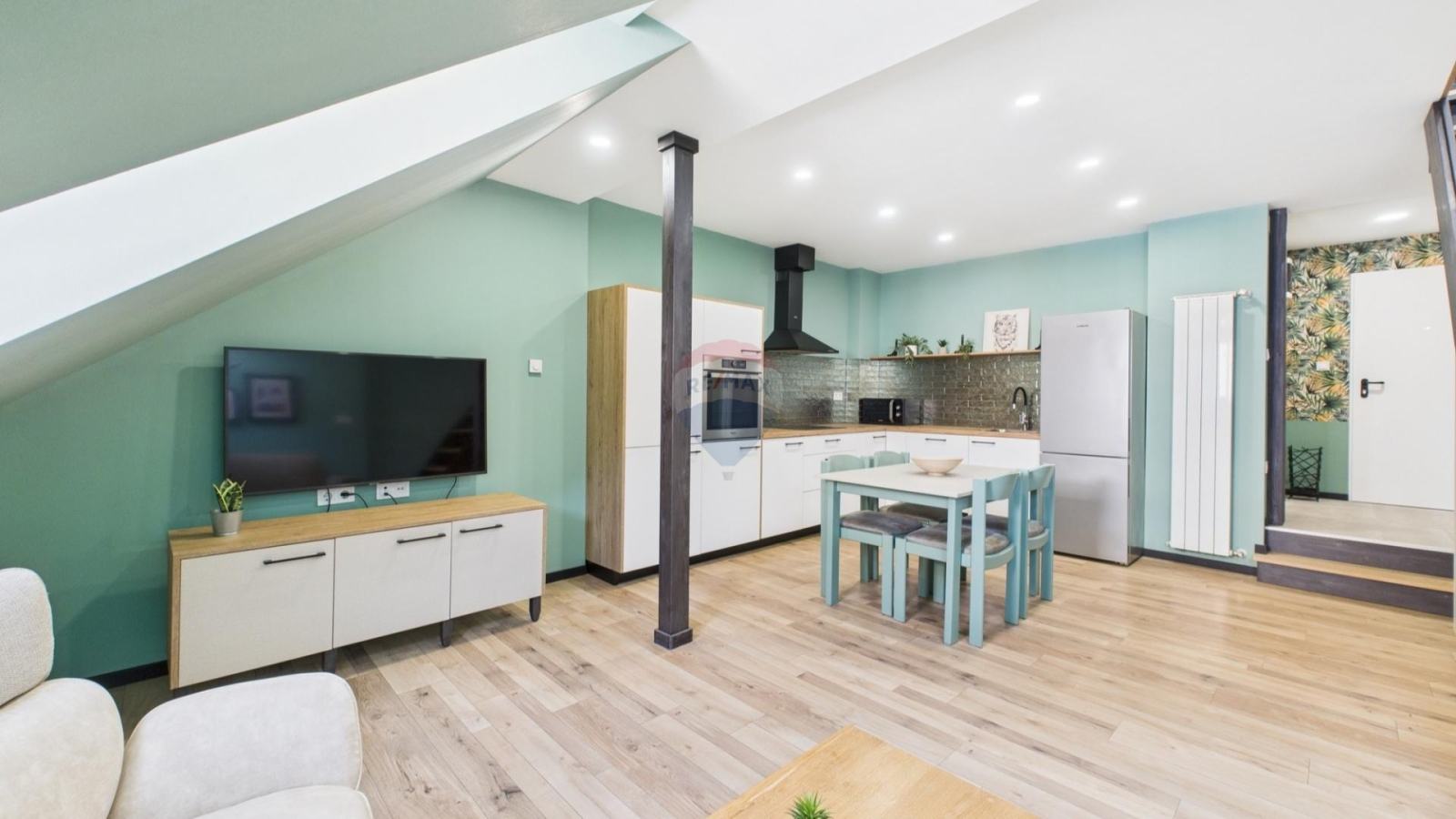 Zagreb, Donji Grad - dvosoban dvoetažan stan s parkingom (prodaja)