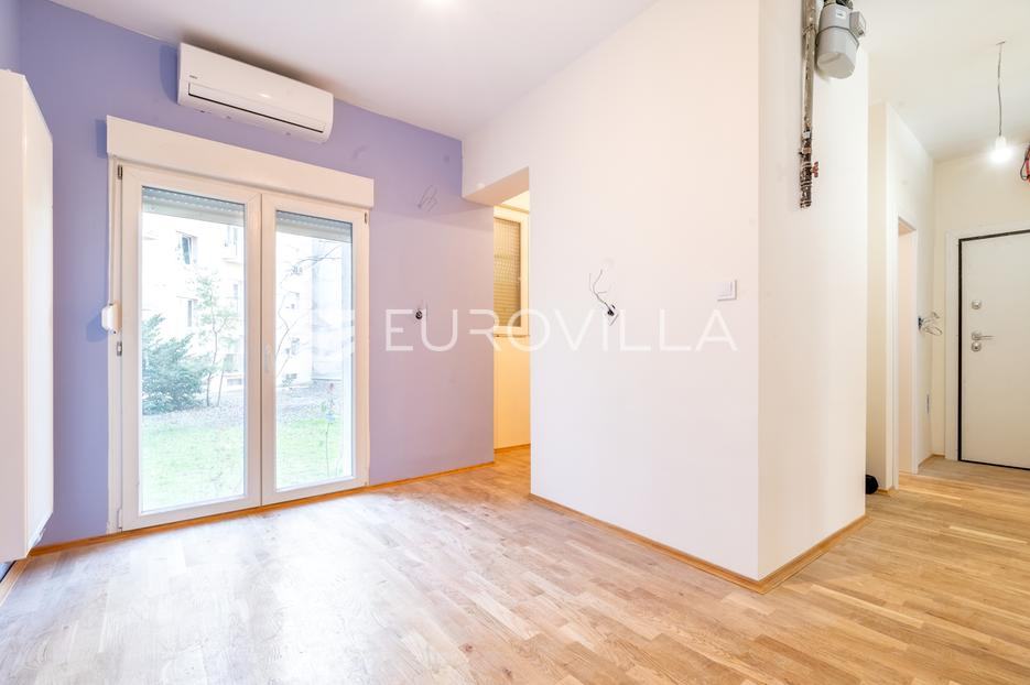 Zagreb, Donji grad, novoadaptiran trosoban stan 46 m2 (prodaja)