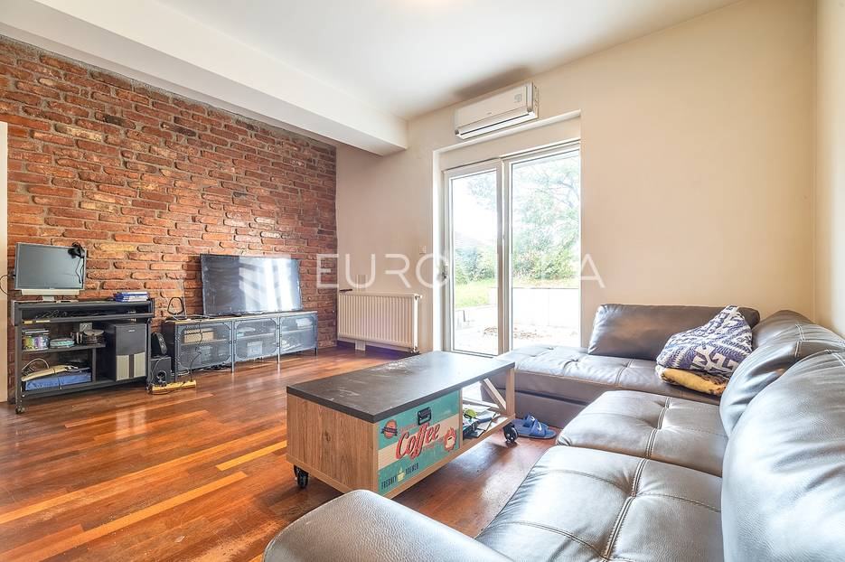 Zagreb, Bijenik peterosoban stan NKP 112 m2 + VPM (prodaja)