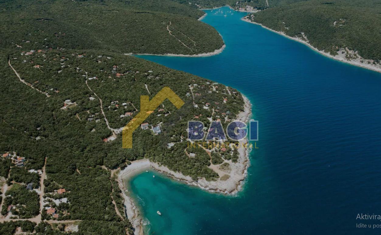 Zemljište 18245 m2 prvi red do mora