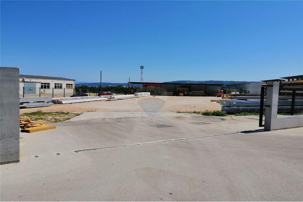 Zemljište poslovne namjene Trogir, Divulje!