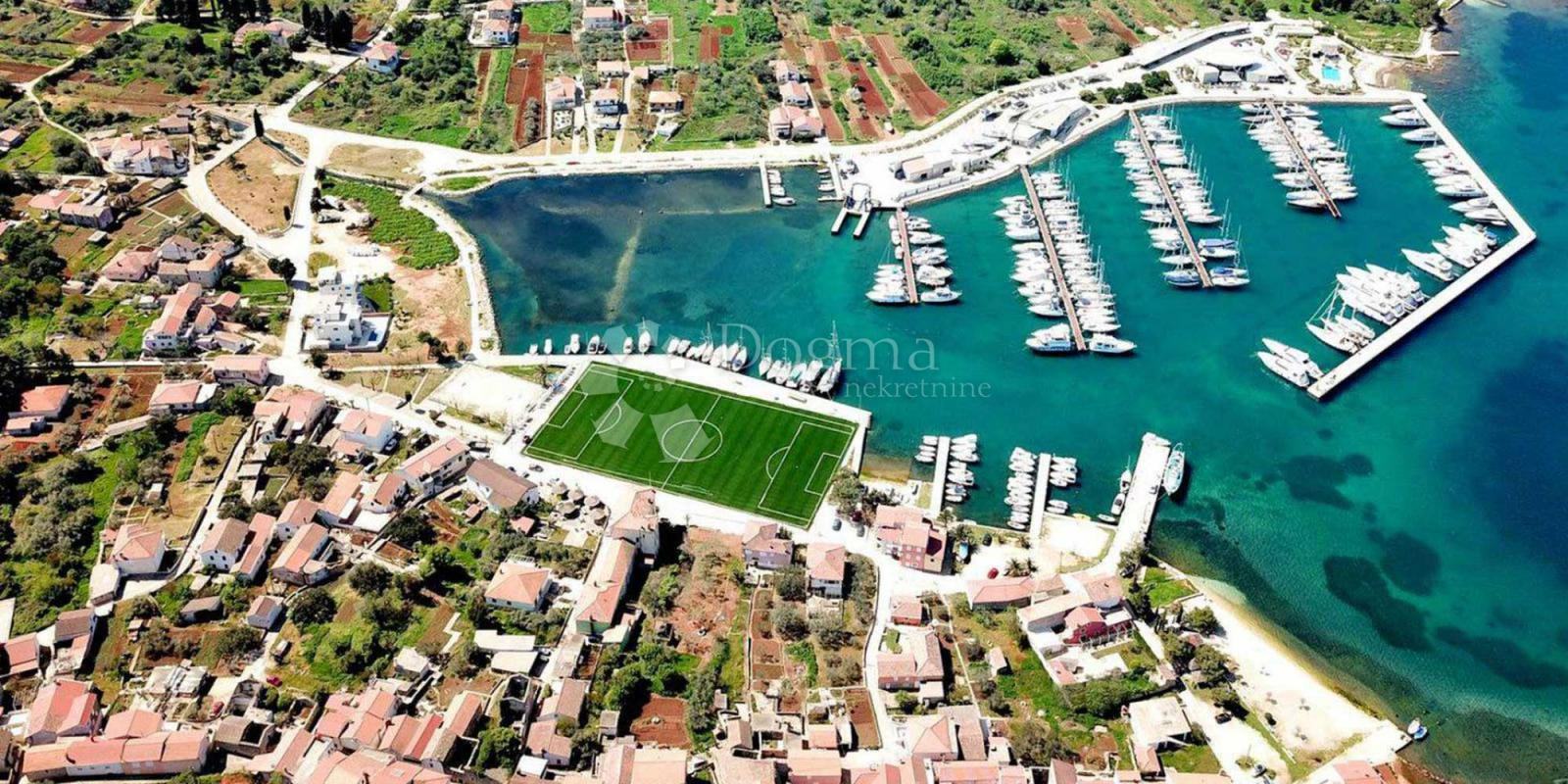 Zemljište s projektom za dvije zgrade - Ugljan