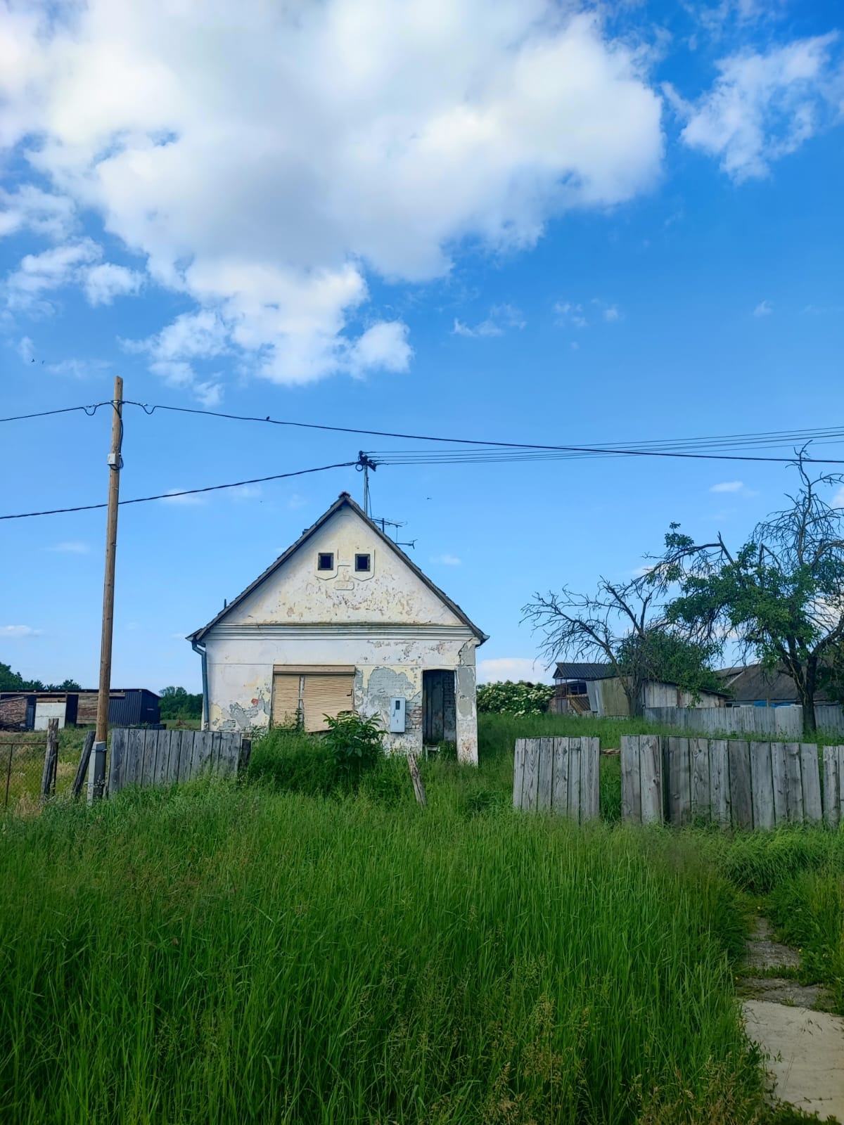 Zemljište sa starom kućom Čepinski Martinci