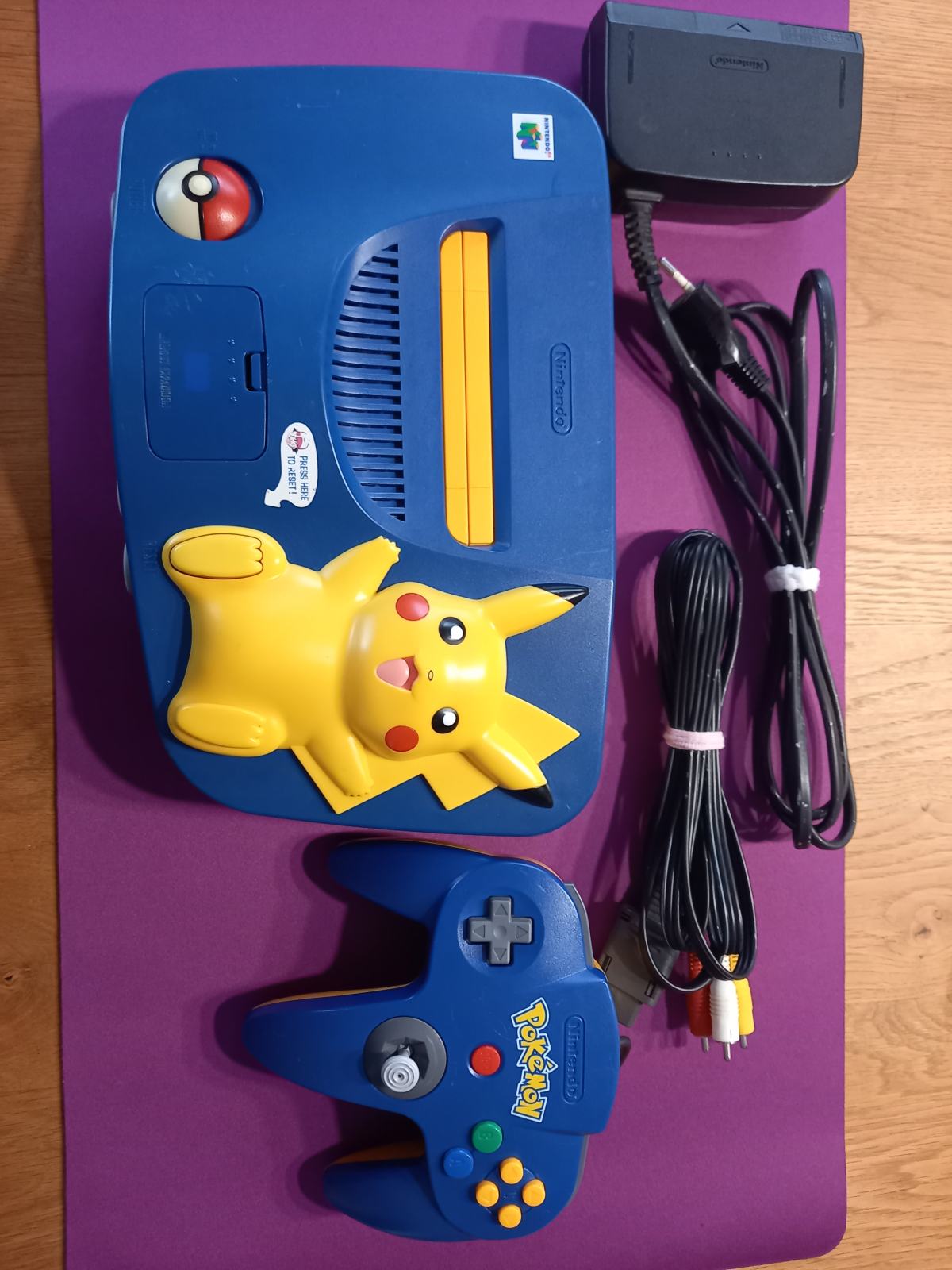 Nintendo 64 Pikachu Edition