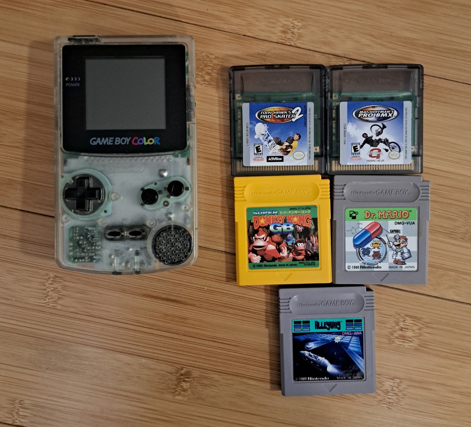 Nintendo Gameboy Color + igra po izboru