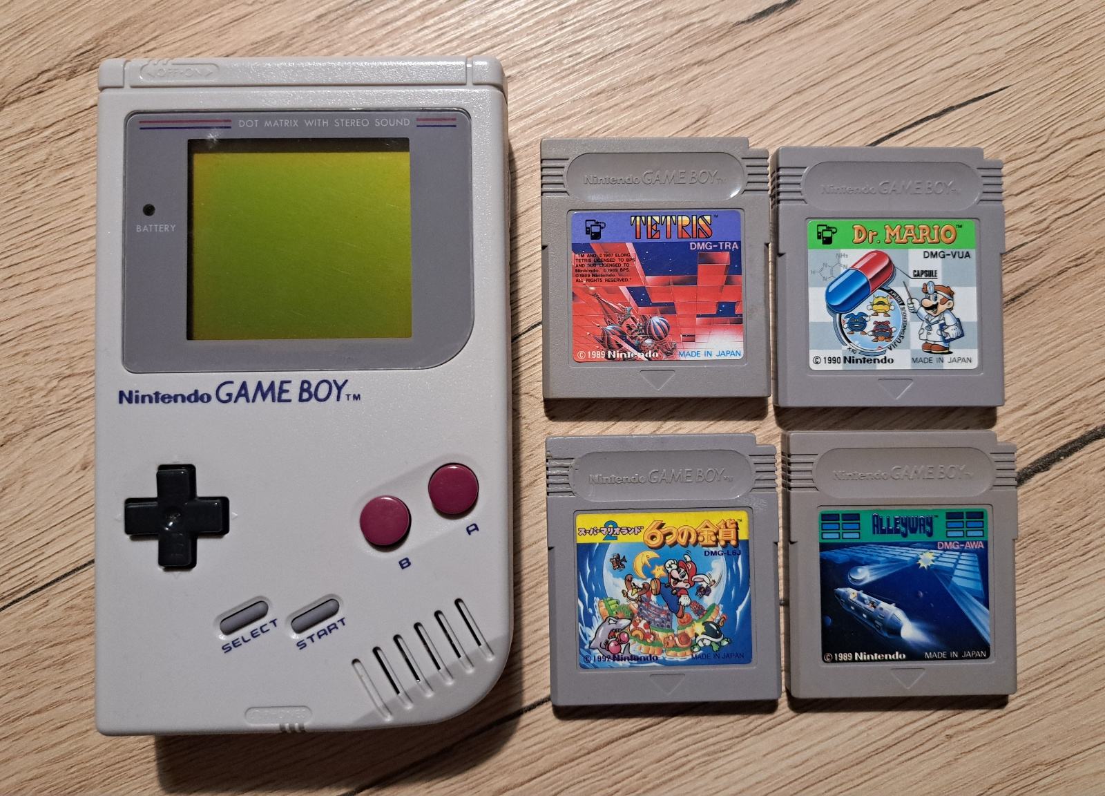 Nintendo Gameboy + igra po izboru