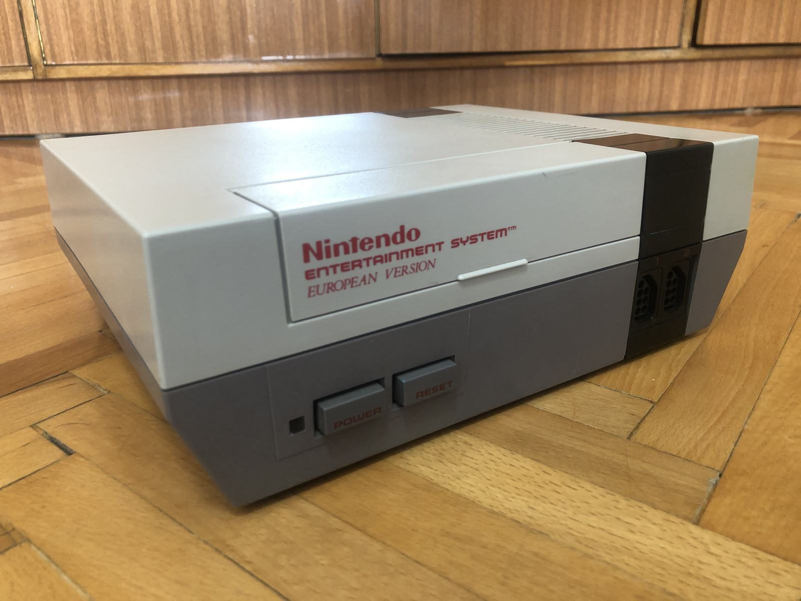 Nintendo NES (konzola, orig. adapter/joystick, multicart/SMB3)