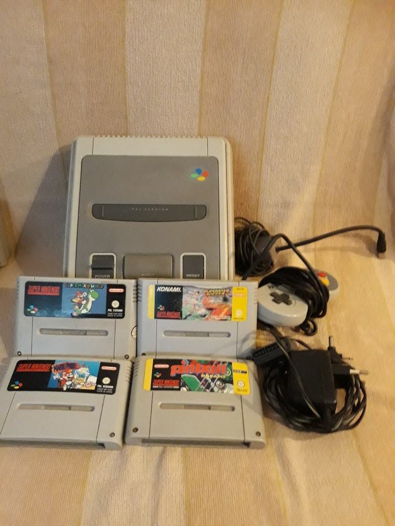 Super nintendo + 4 igrice