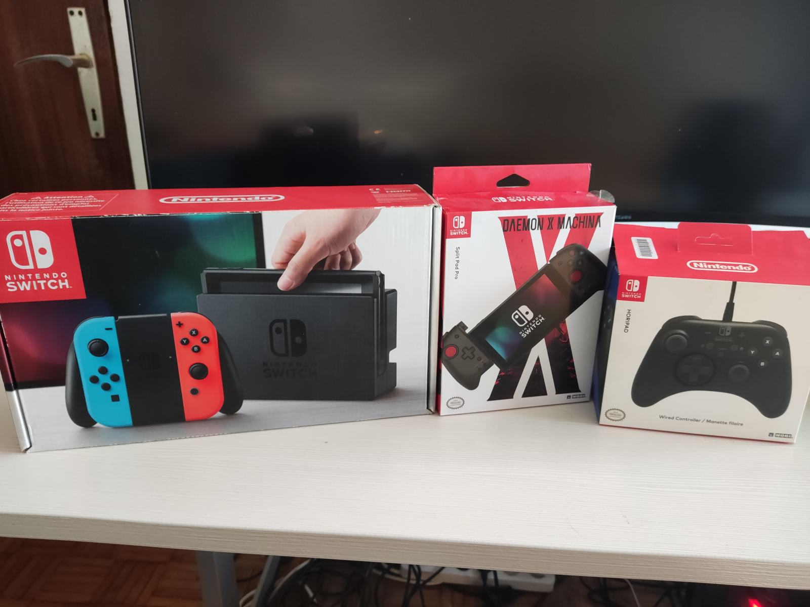 Nintendo Switch 256gb + Dodatna oprema