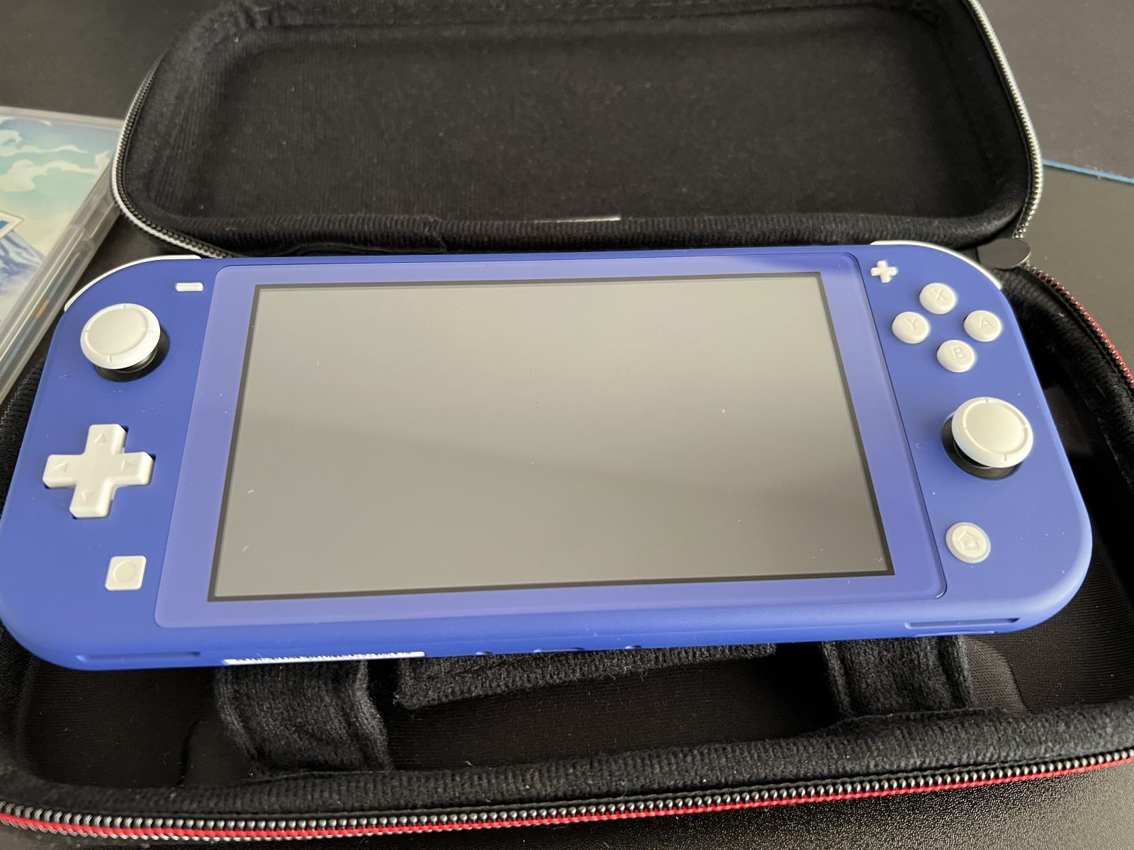 Nintendo switch lite+torba+pokemon igra