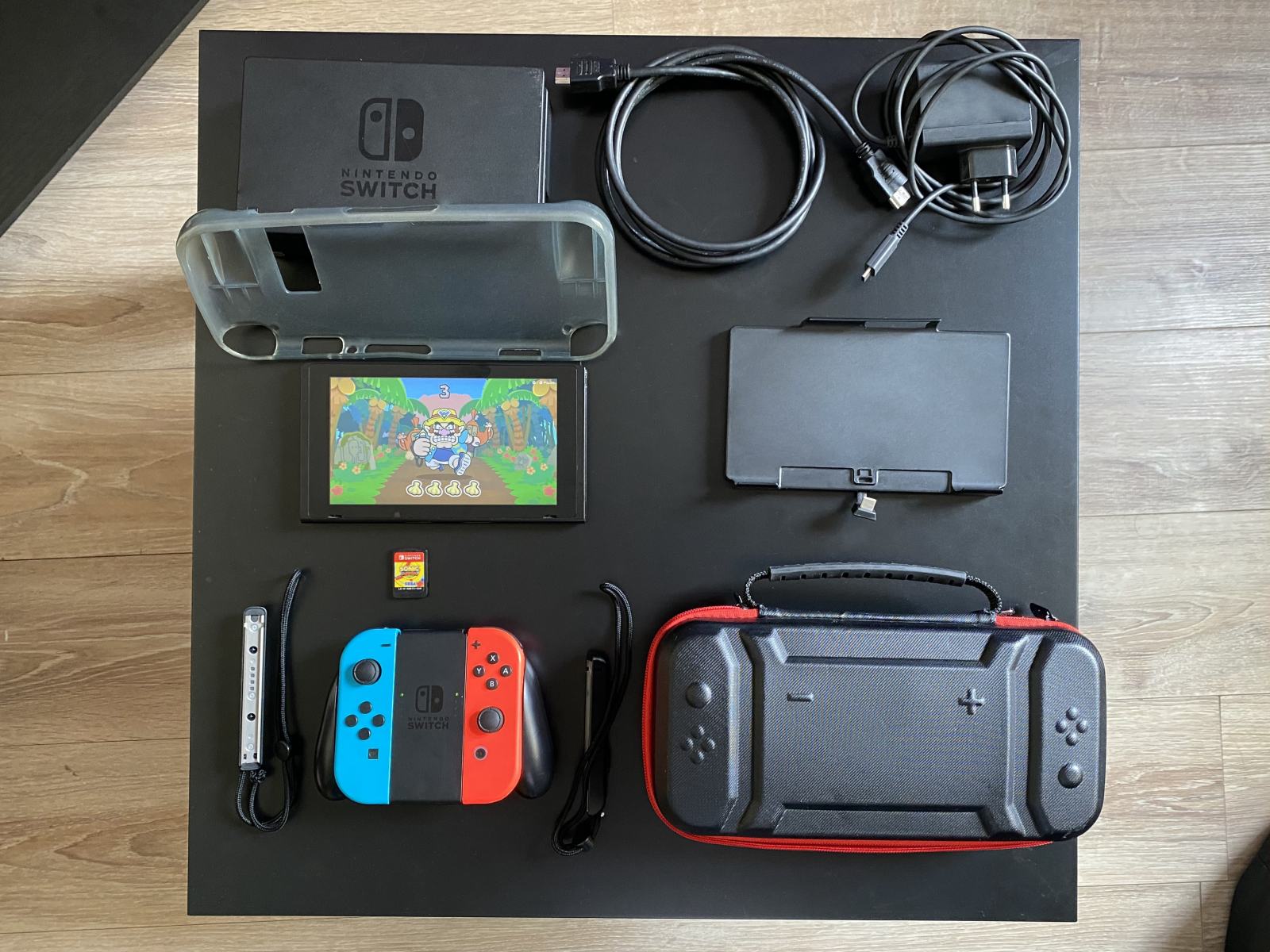 Nintendo Switch + Sonic + Oprema