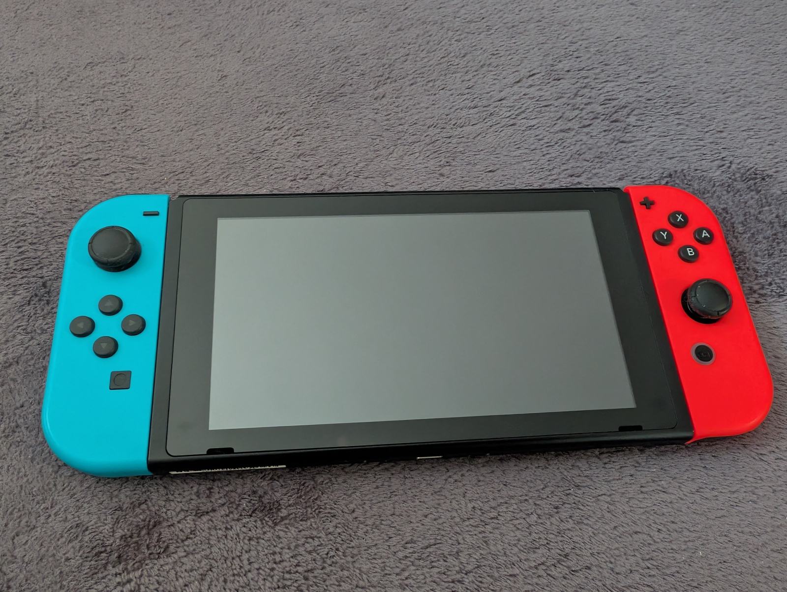 Nintendo Switch v2 (Mariko) konzola + torbica i 2 igre