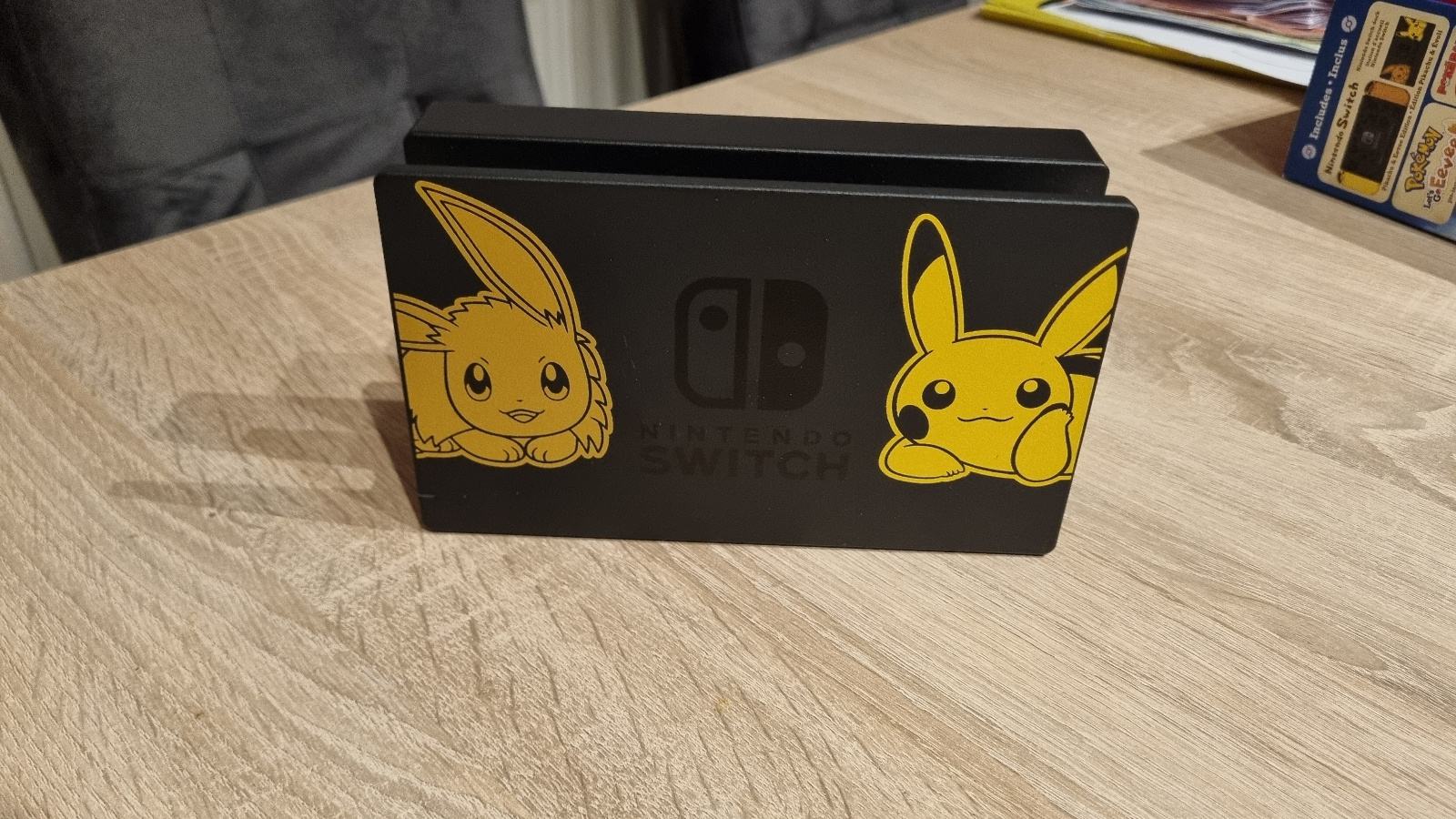 Orginal Dock Pokemon Lets go Pikachu & Eevee
