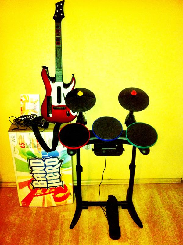 Wii Band Hero igra + instrumenti
